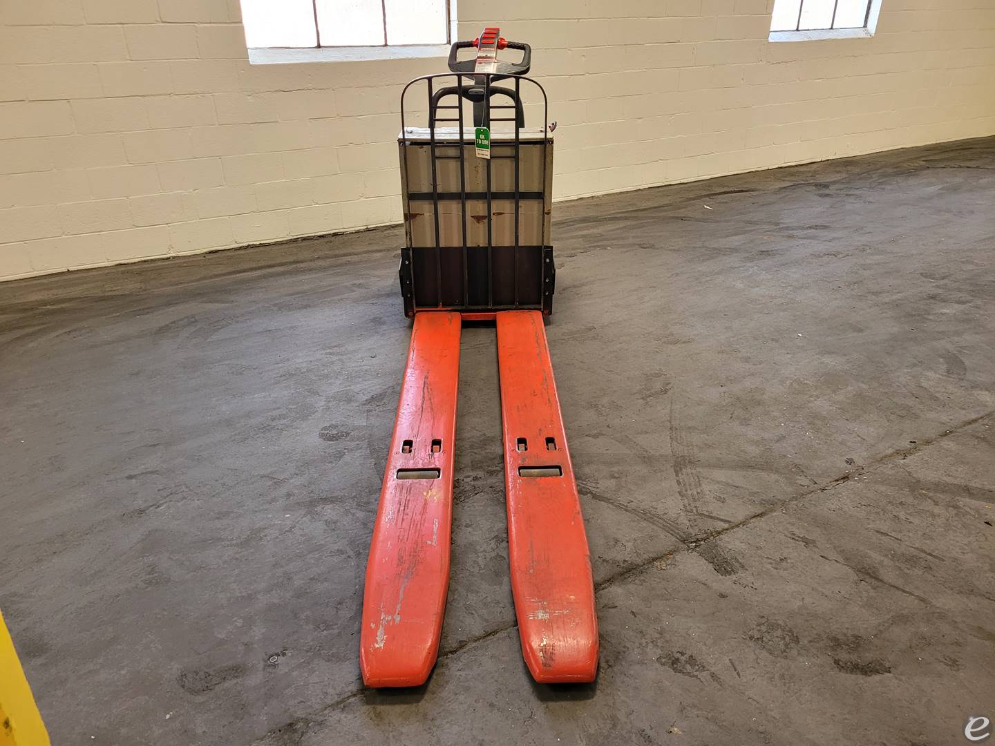 2005 Electric Raymond 112-FRE60L Electric Walkie/Rider Pallet Jack