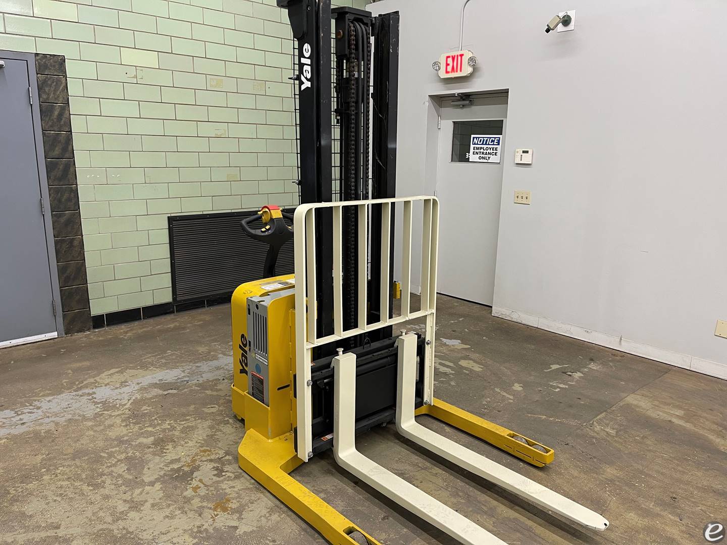 2015 Electric Yale Electric Walkie Straddle Stacker | Eliftruck