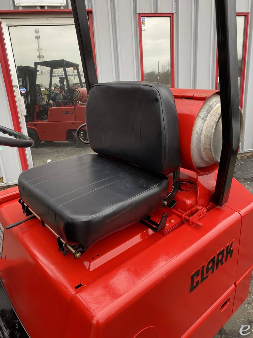 LP Gas Clark C500-Y30 Pneumatic Tire 4 Wheel Sit Down