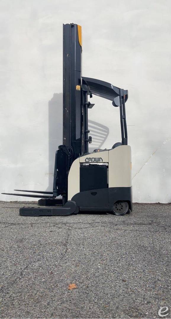 2014 Electric Crown Reach Trucks RM6025-45 - 123Forklift