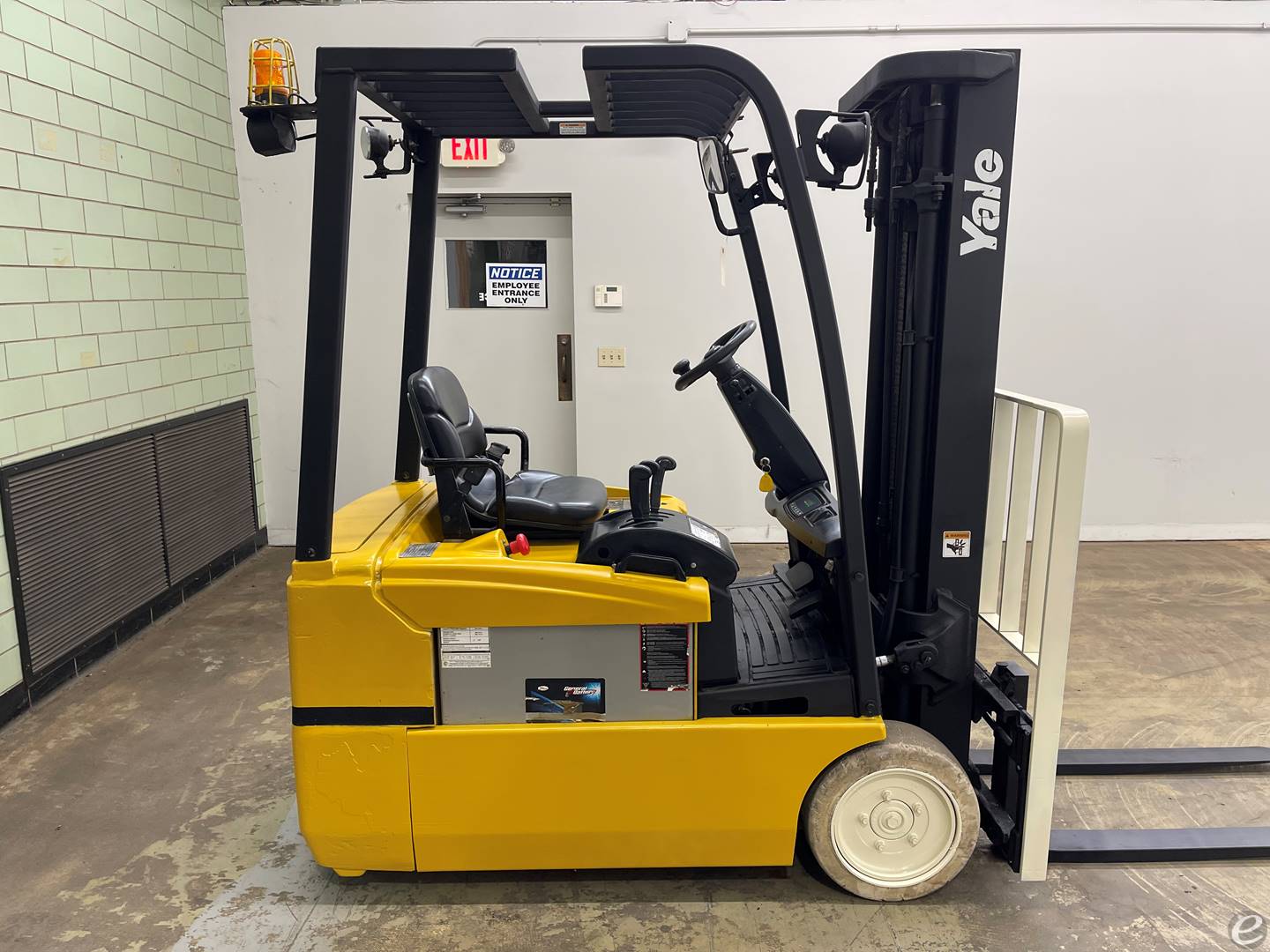 2009 Electric Yale ERP040 Electric 3 Wheel Sit Down