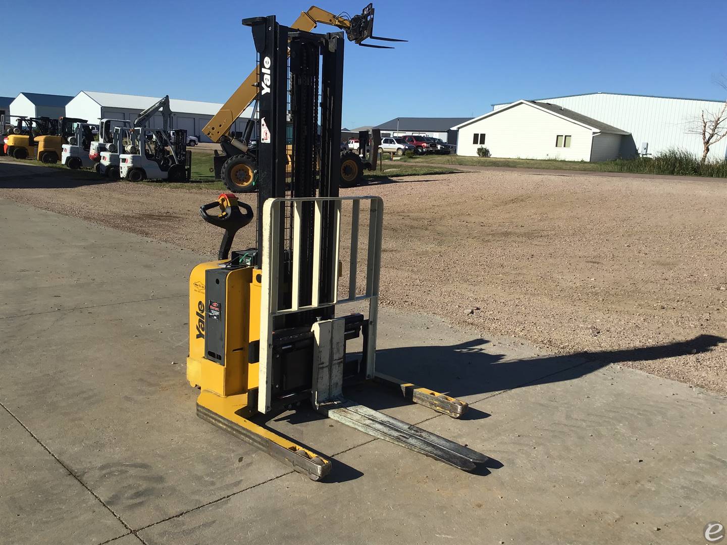 2013 Electric Yale MSW040 Electric Walkie Straddle Stacker