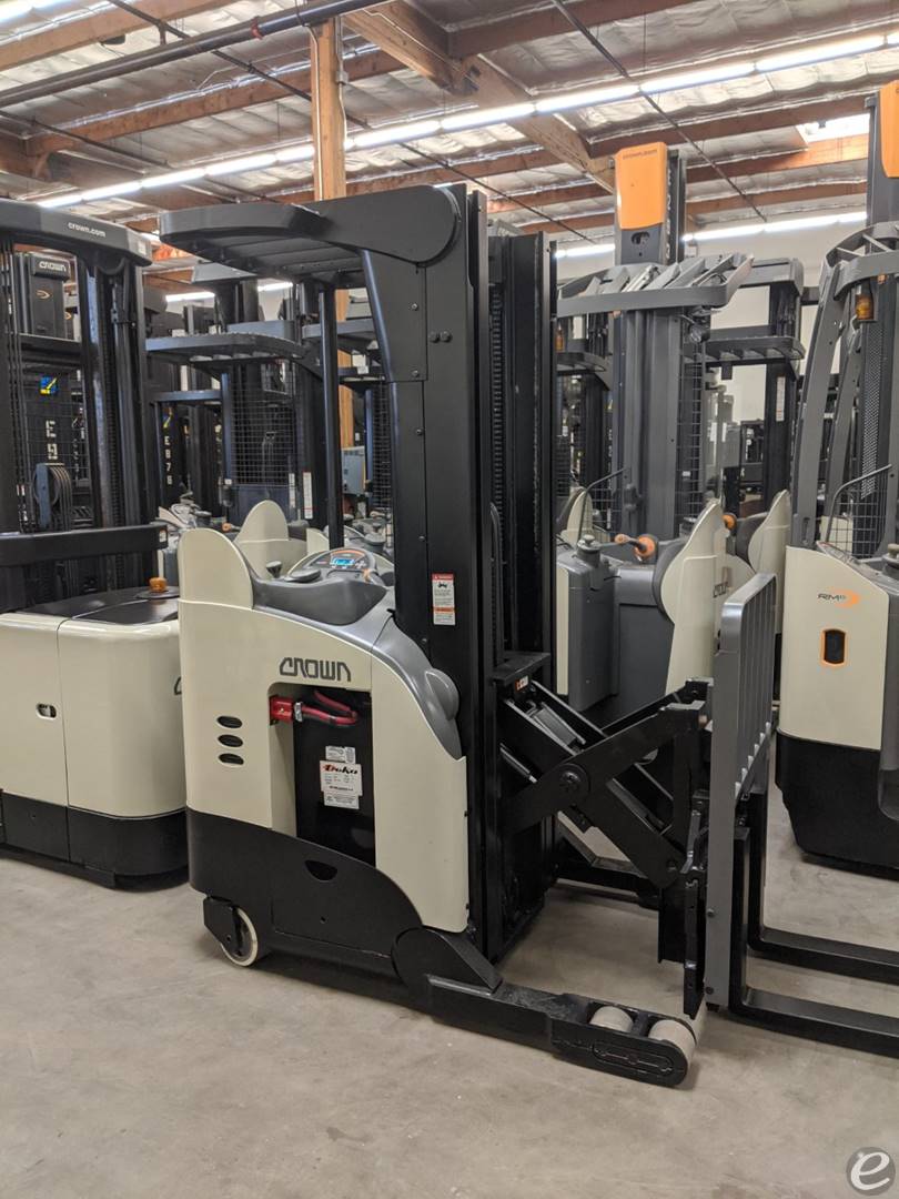 2010 Electric Crown RR5715-35 RENTAL Electric Narrow Aisle Single Reach