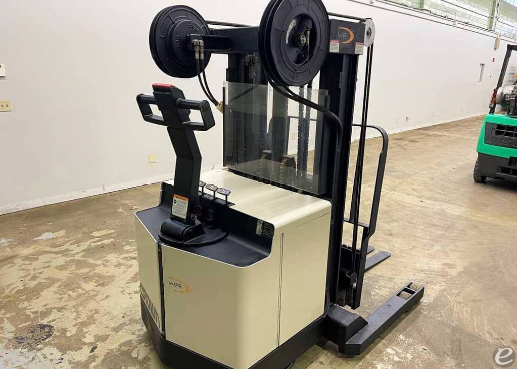 2005 Electric Crown 30WRTT Electric Walkie Straddle Stacker Reach