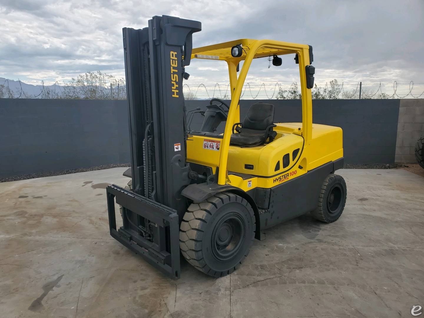 2014 Diesel Hyster H100FT Pneumatic Tire 4 Wheel Sit Down