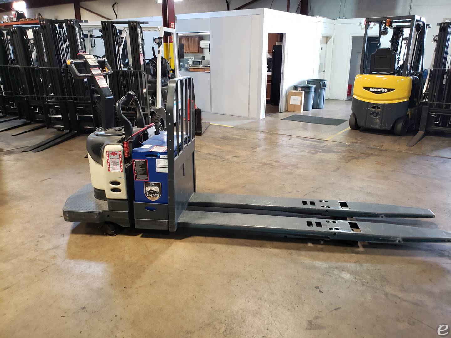 2004 Electric Crown PE4000-60 Electric Walkie/Rider Pallet Jack