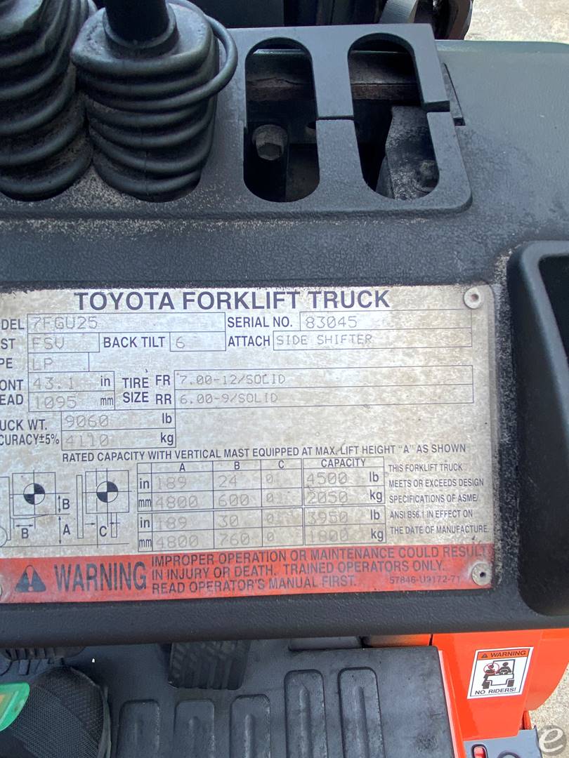 2006 LP Gas Toyota 7FGU25 Pneumatic Tire 4 Wheel Sit Down