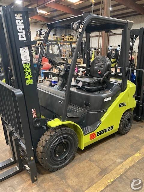 2023 LP Gas Clark S25 Pneumatic Tire 4 Wheel Sit Down