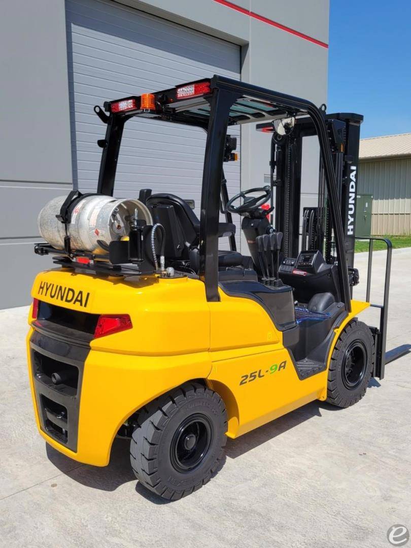 2023 LP Gas Hyundai 25L-9A Pneumatic Tire 4 Wheel Sit Down