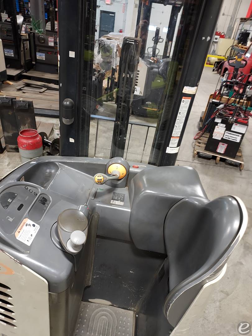 2007 Electric Crown RR5225-35 Electric Narrow Aisle Single Reach