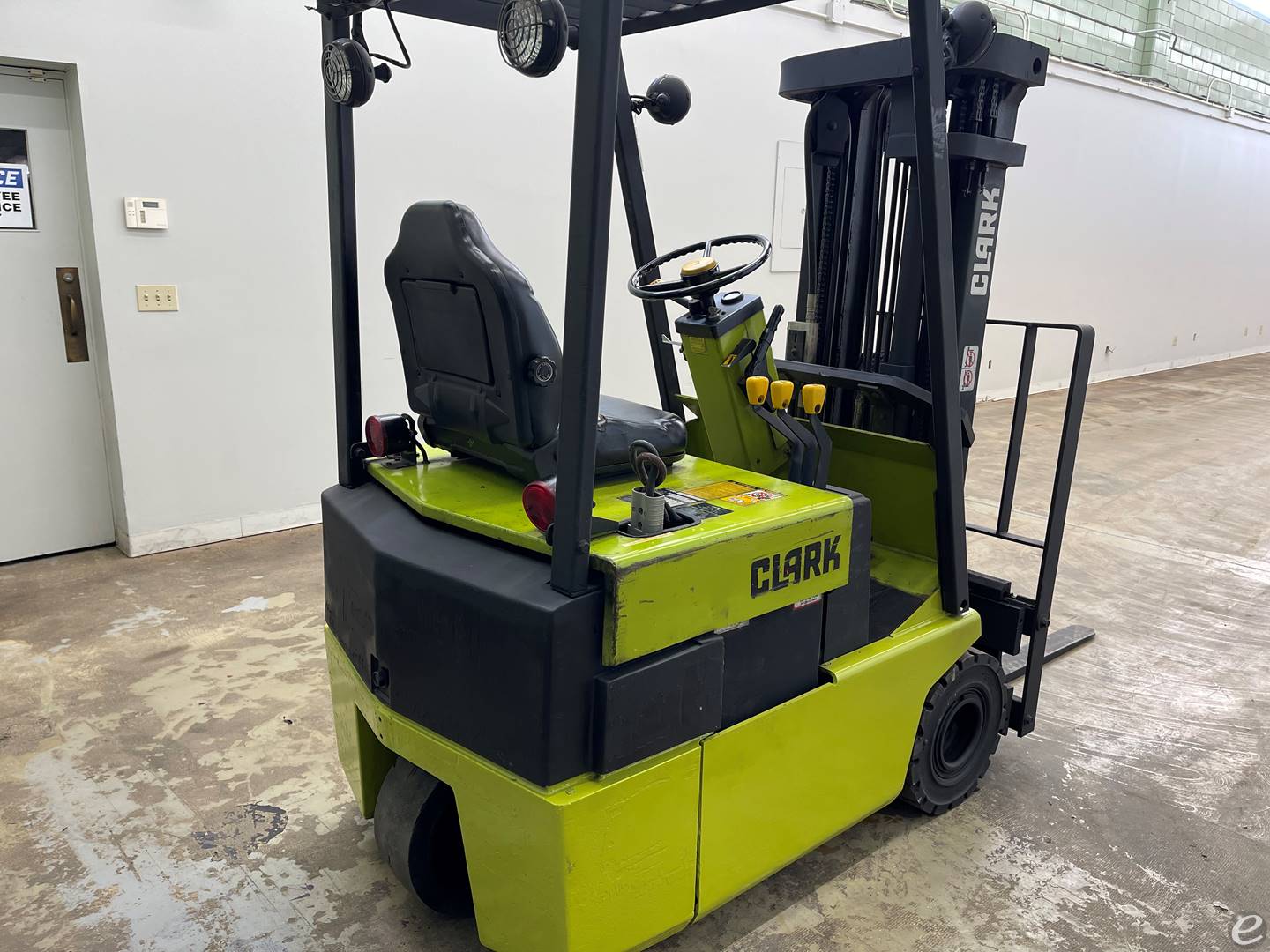 1991 Electric Clark TM15S Electric 3 Wheel Sit Down