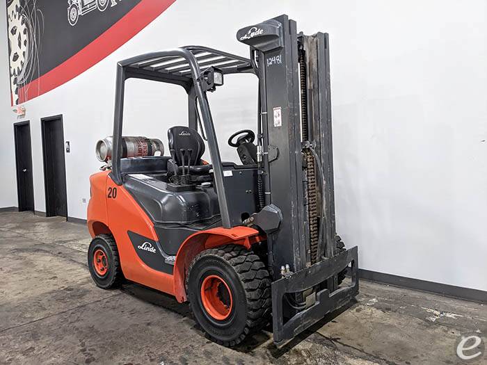 2017 LP Gas Linde HT27T Pneumatic Tire 4 Wheel Sit Down