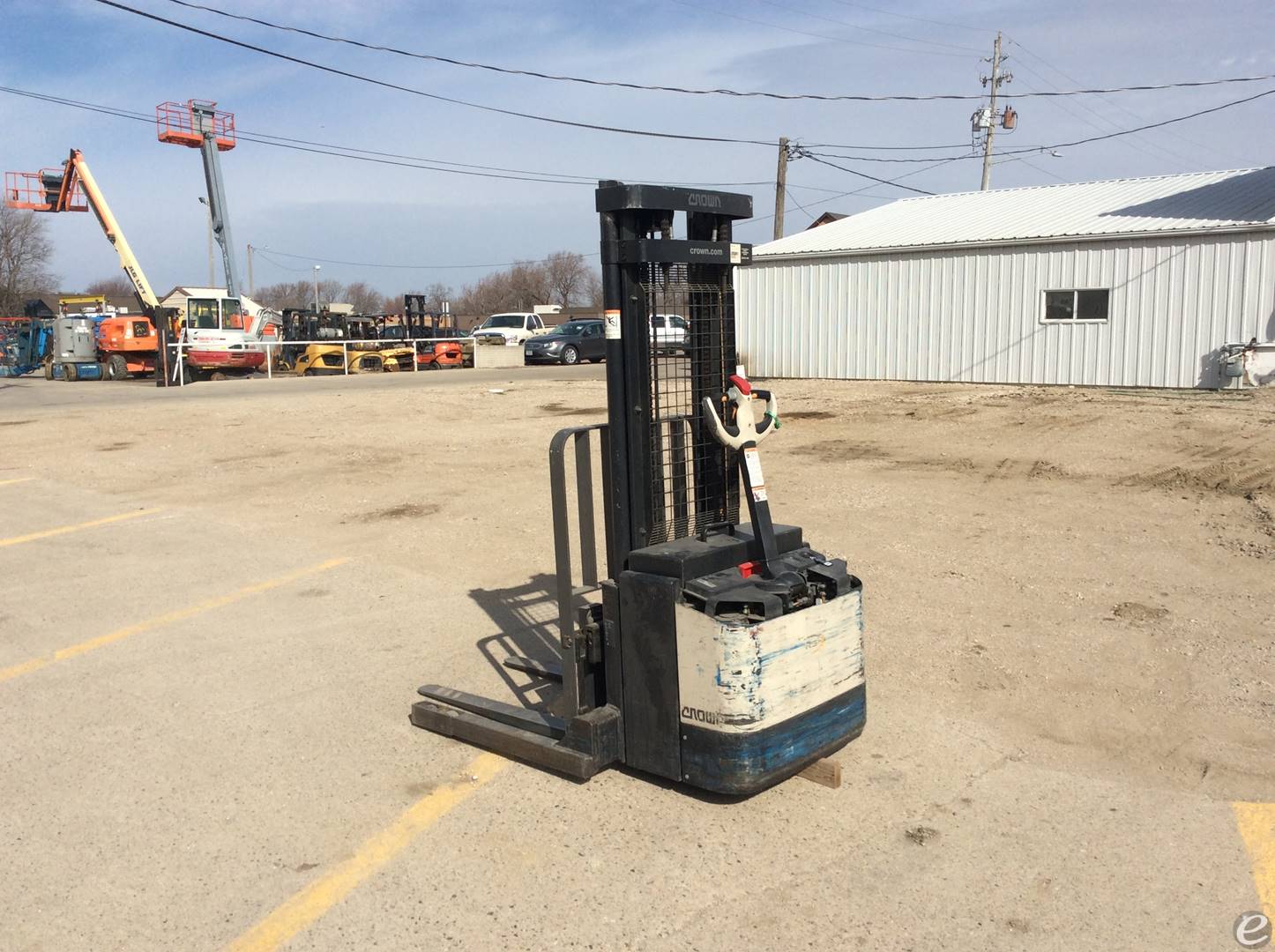 2000 Electric Crown WS2300-40TL Electric Walkie Straddle Stacker