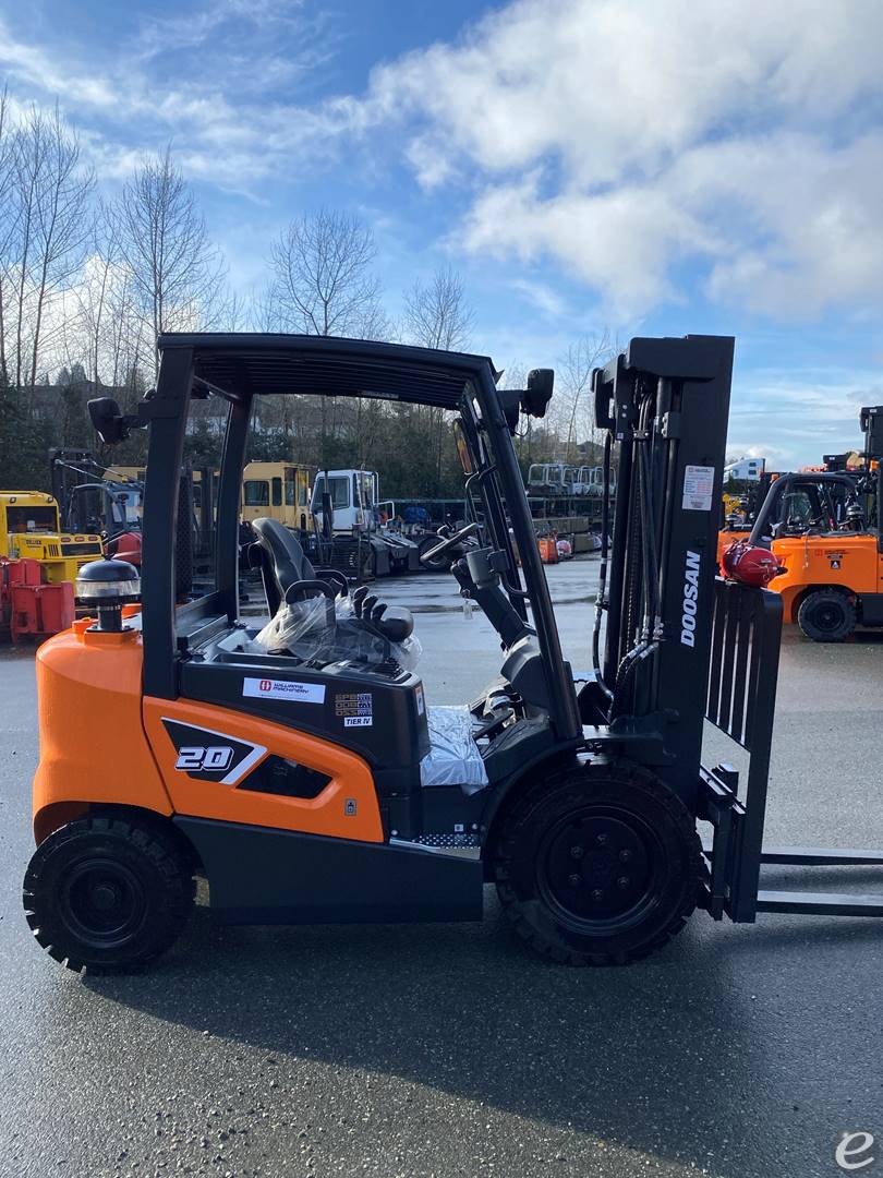 2022 Diesel Doosan Pneumatic Tire 4 Wheel Sit Down | Eliftruck
