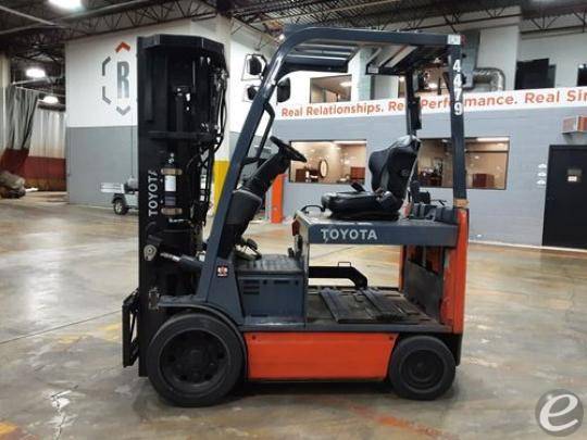 Electric Toyota 8FBCHU25 Cushion Tire 4 Wheel Sit Down (Indoor Warehouse)