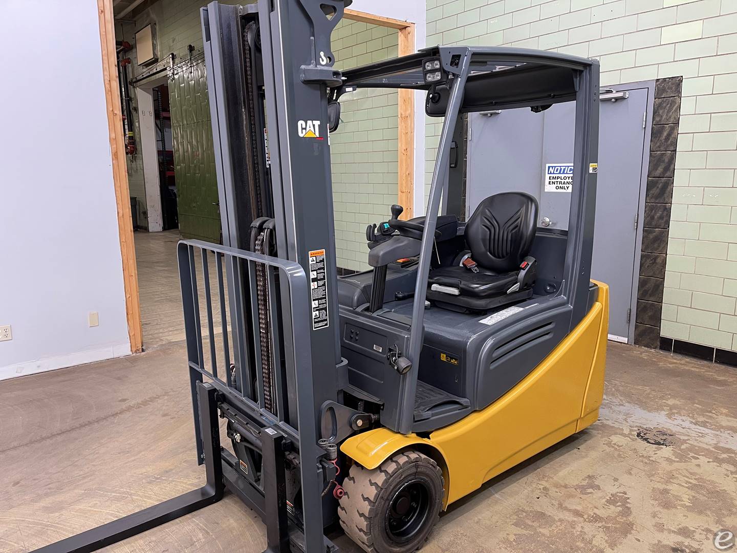 2018 Electric Cat 2ET4000 Electric 3 Wheel Sit Down