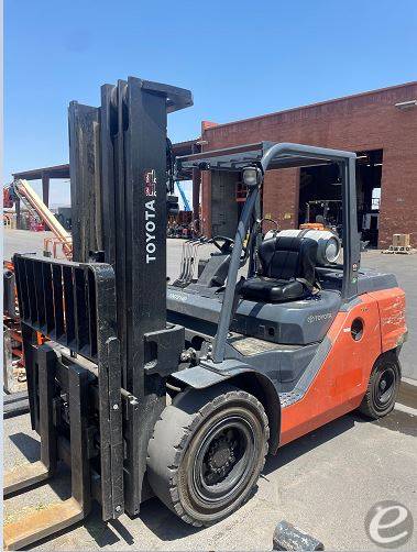 2016 Dual Fuel Toyota Pneumatic Tire 4 Wheel Sit Down | Eliftruck