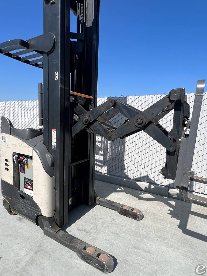 2015 Electric Crown RD5725-32 Electric Narrow Aisle Double Reach