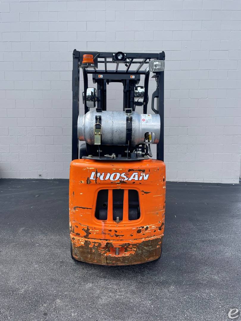 2012 LP Gas Doosan Cushion Tire 4 Wheel Sit Down (Indoor Warehouse ...