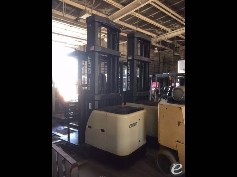 Electric Crown Electric Order Picker | Eliftruck