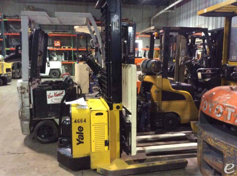 2009 Electric Yale MSW040SFN24TV087 Electric Walkie Straddle Stacker