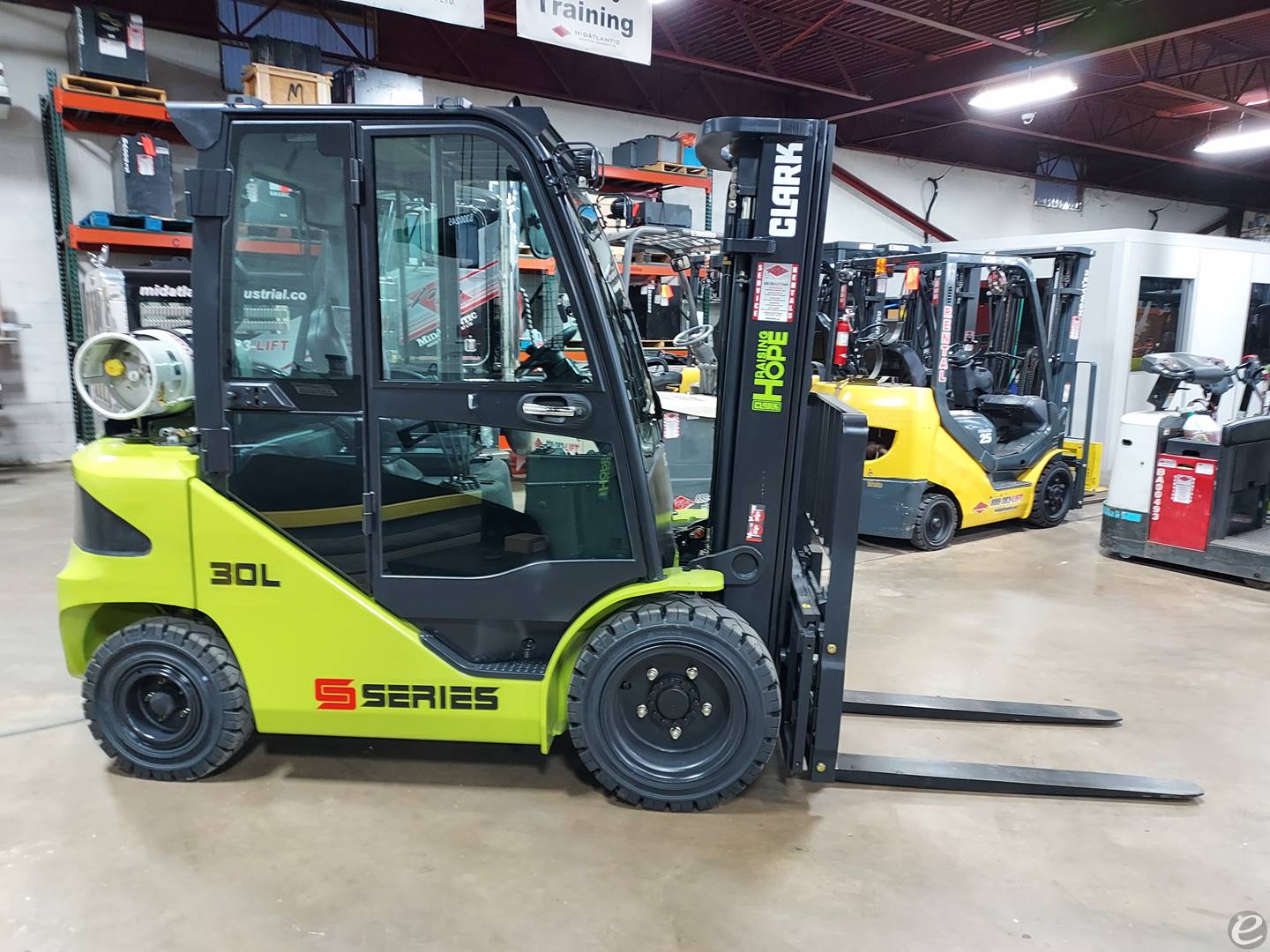 2023 LP Gas Clark S30 Pneumatic Tire 4 Wheel Sit Down