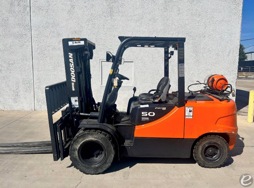 2010 LP Gas Doosan Pneumatic Tire 4 Wheel Sit Down | Eliftruck