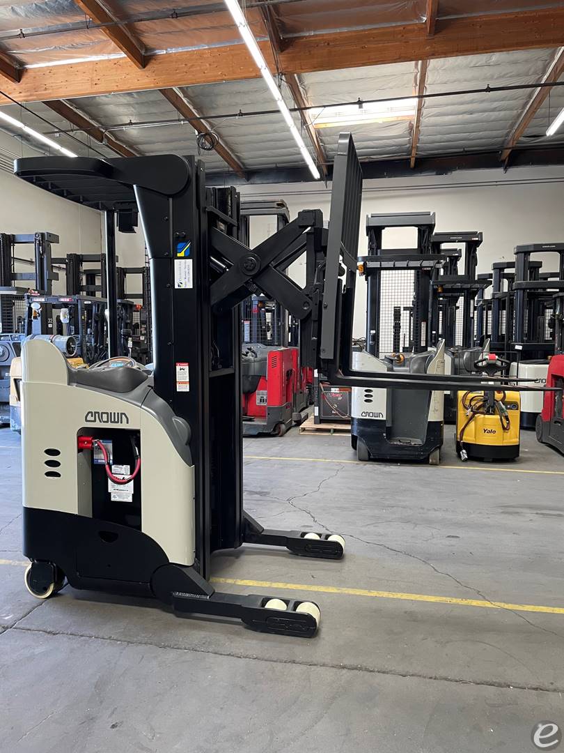 2010 Electric Crown RR5715-35 RENTAL Electric Narrow Aisle Single Reach