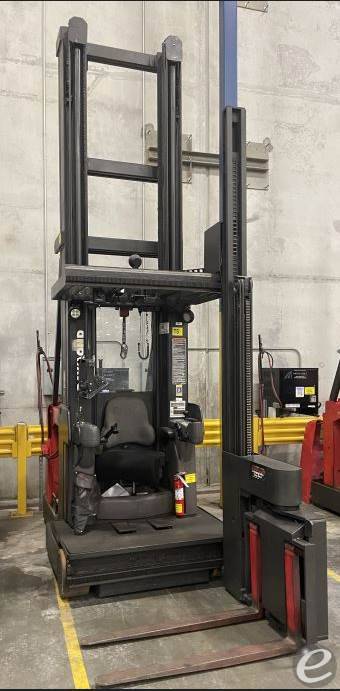 2007 Electric Raymond Electric Man Up Swing Reach Turret | Eliftruck