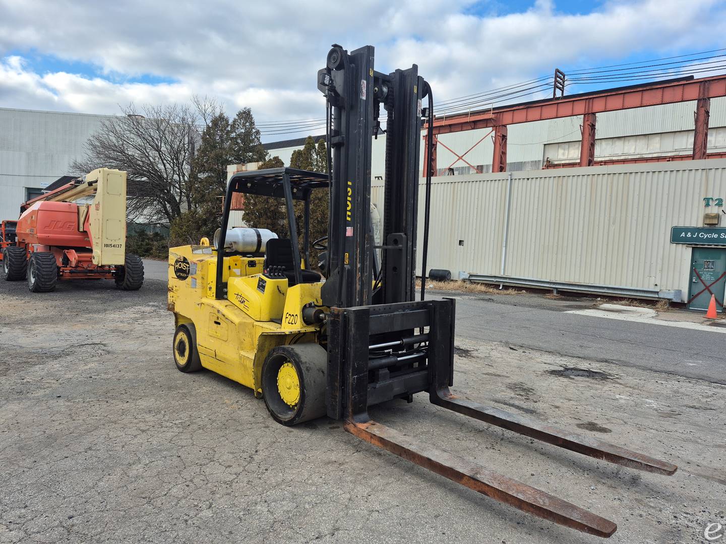 2012 LP Gas Hoist Liftruck Cushion Tire 4 Wheel Sit Down (Indoor ...