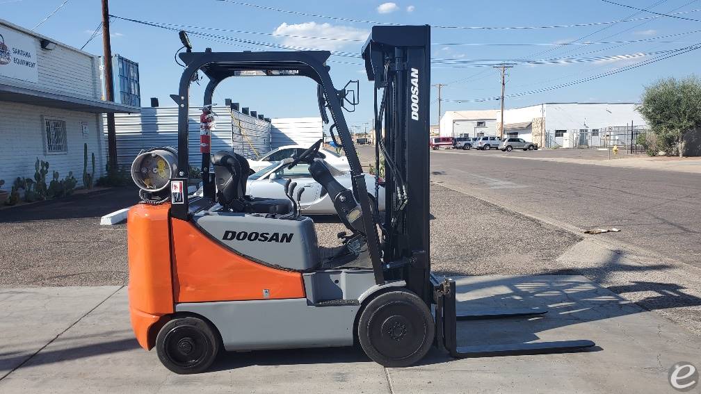 2012 LP Gas Doosan GC25E-5 Cushion Tire 4 Wheel Sit Down (Indoor Warehouse)