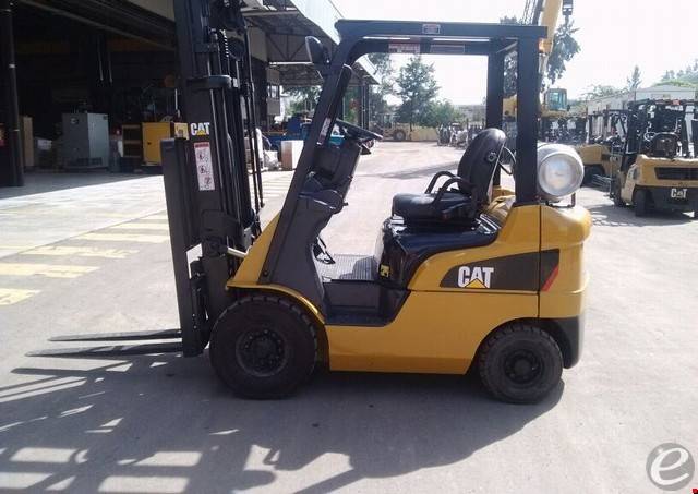 2015 LP Gas Cat P3000 Pneumatic Tire 4 Wheel Sit Down