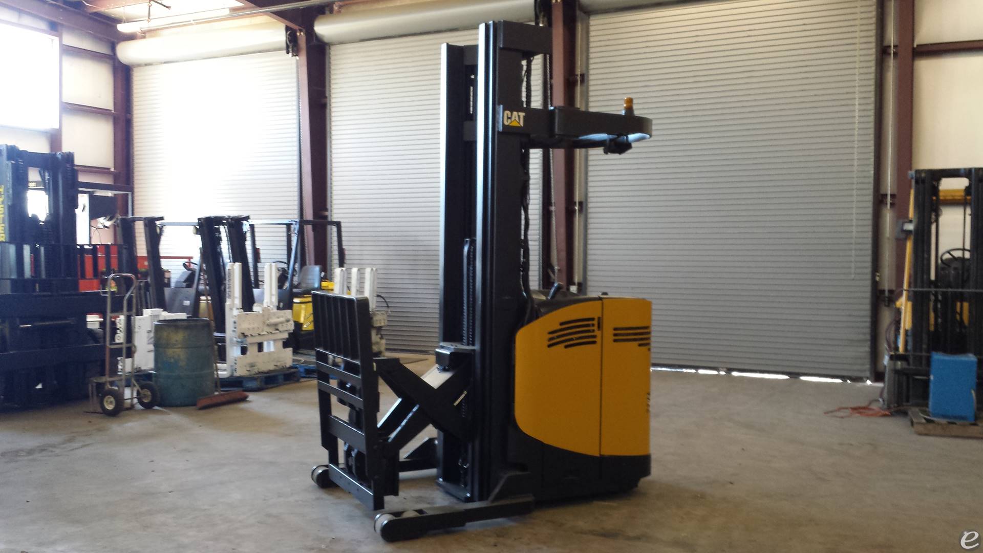 2005 Electric Cat Electric Narrow Aisle Single Reach | Eliftruck