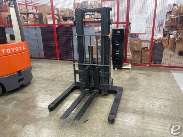 2015 Electric Crown Electric Walkie Straddle Stacker | Eliftruck