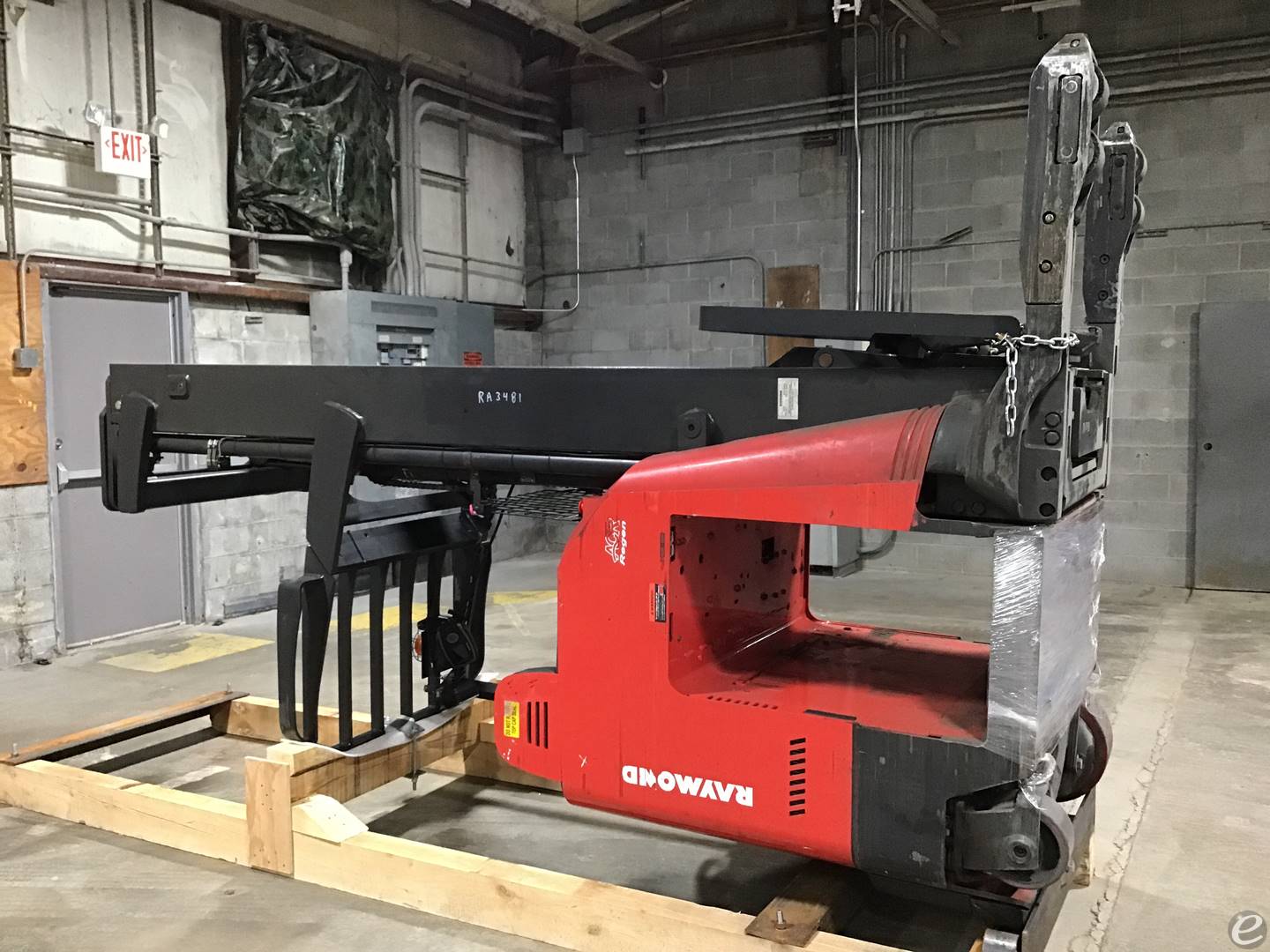 2017 Electric Raymond 750-R45TT Electric Narrow Aisle Double Reach