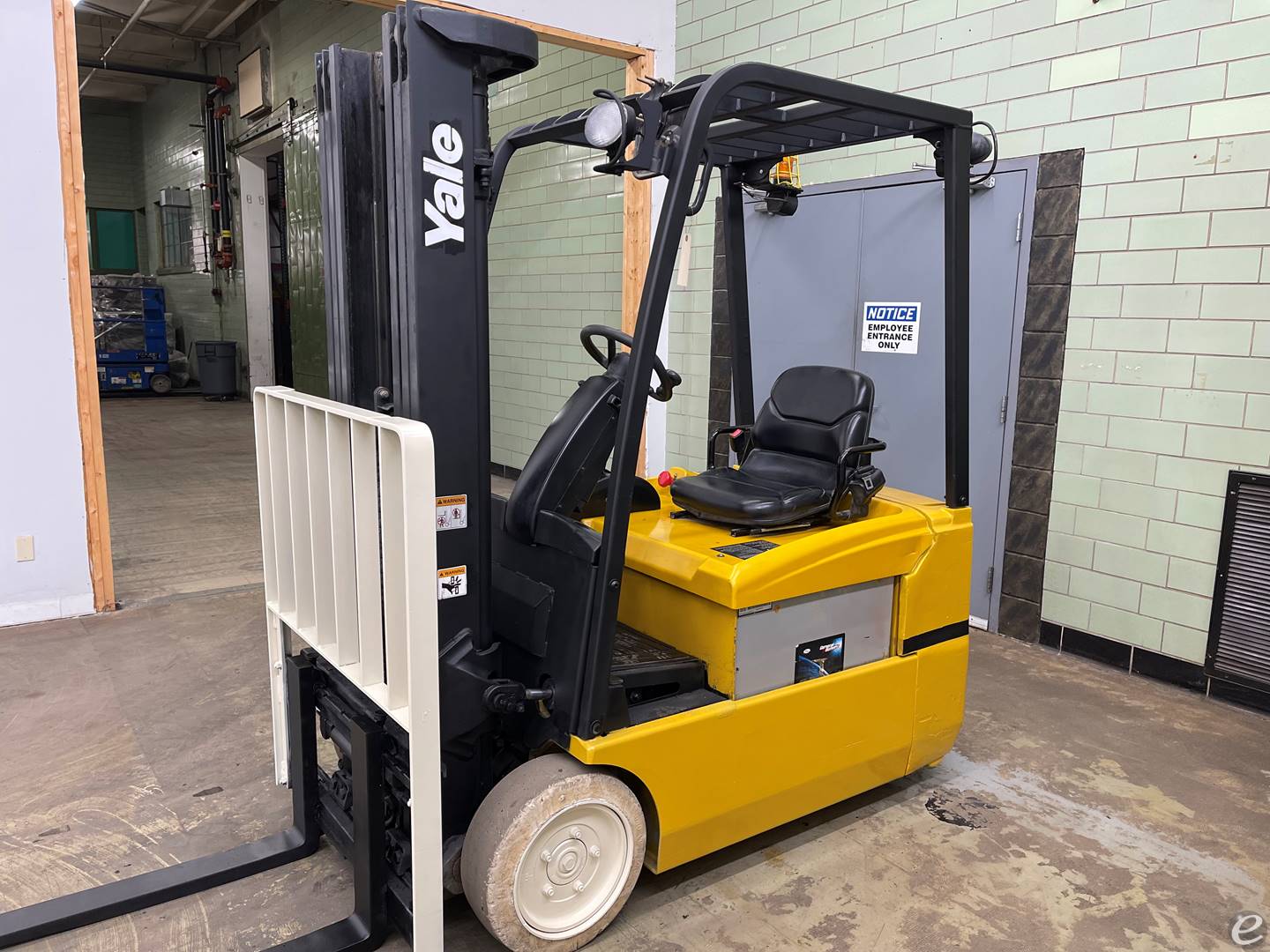 2009 Electric Yale ERP040 Electric 3 Wheel Sit Down