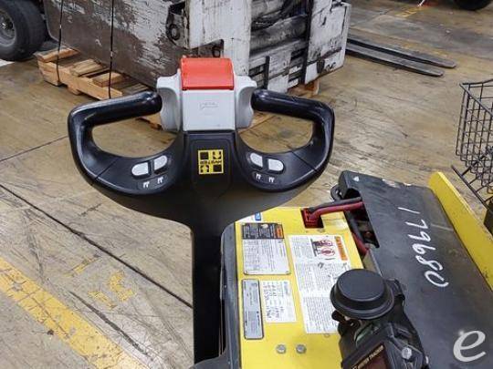 2017 Electric Hyster W30ZA2 Electric Walkie Straddle Stacker
