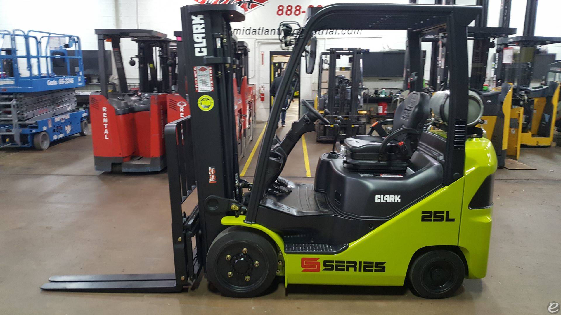 2019 LP Gas Clark S25C Cushion Tire 4 Wheel Sit Down (Indoor Warehouse)