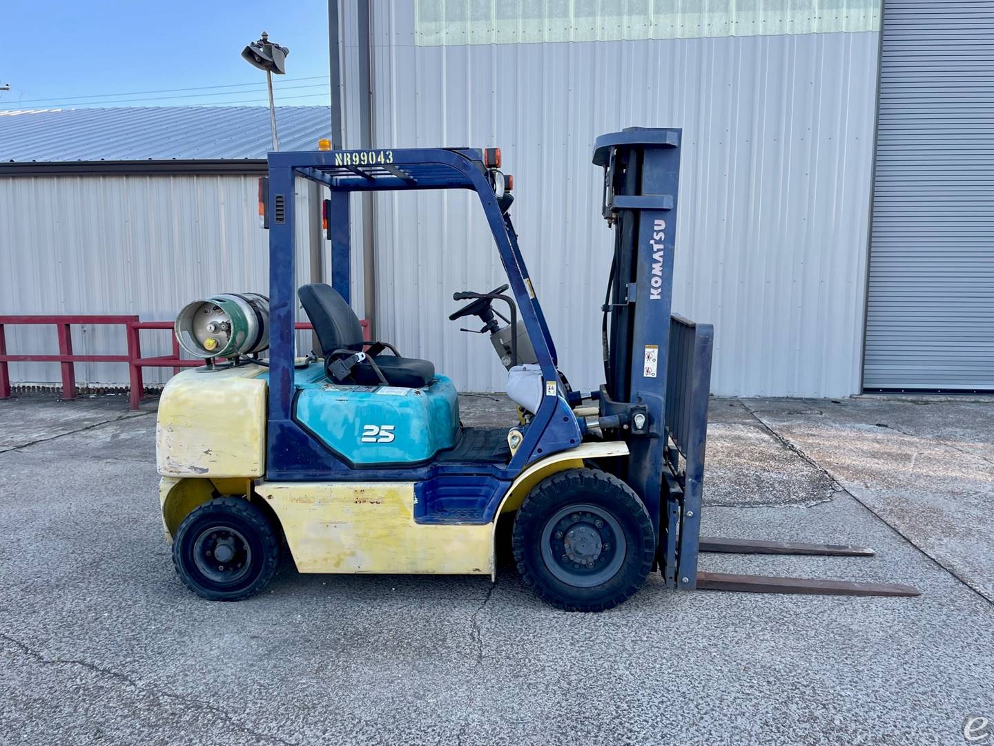 1998 LP Gas Komatsu Pneumatic Tire 4 Wheel Sit Down | Eliftruck