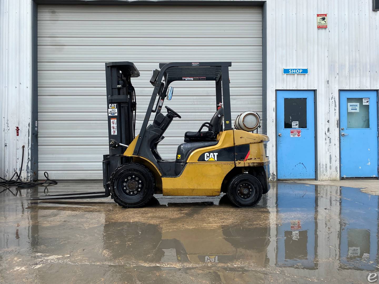 LP Gas Yale GP25N Pneumatic Tire 4 Wheel Sit Down
