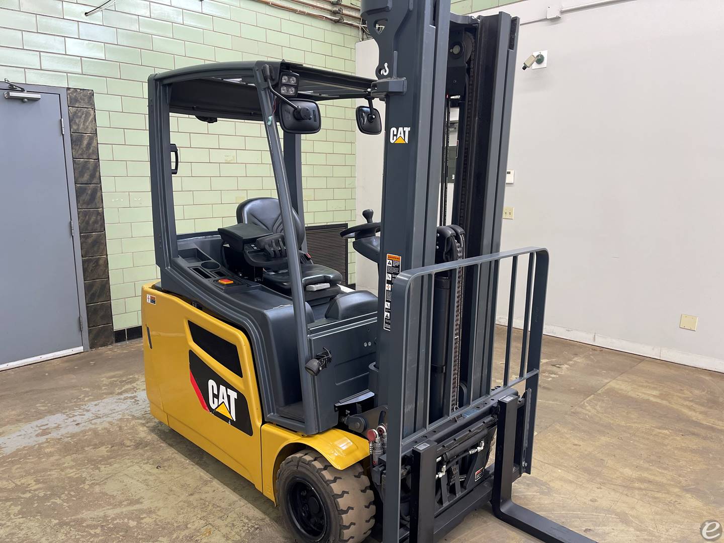 2018 Electric Cat 2ET4000 Electric 3 Wheel Sit Down