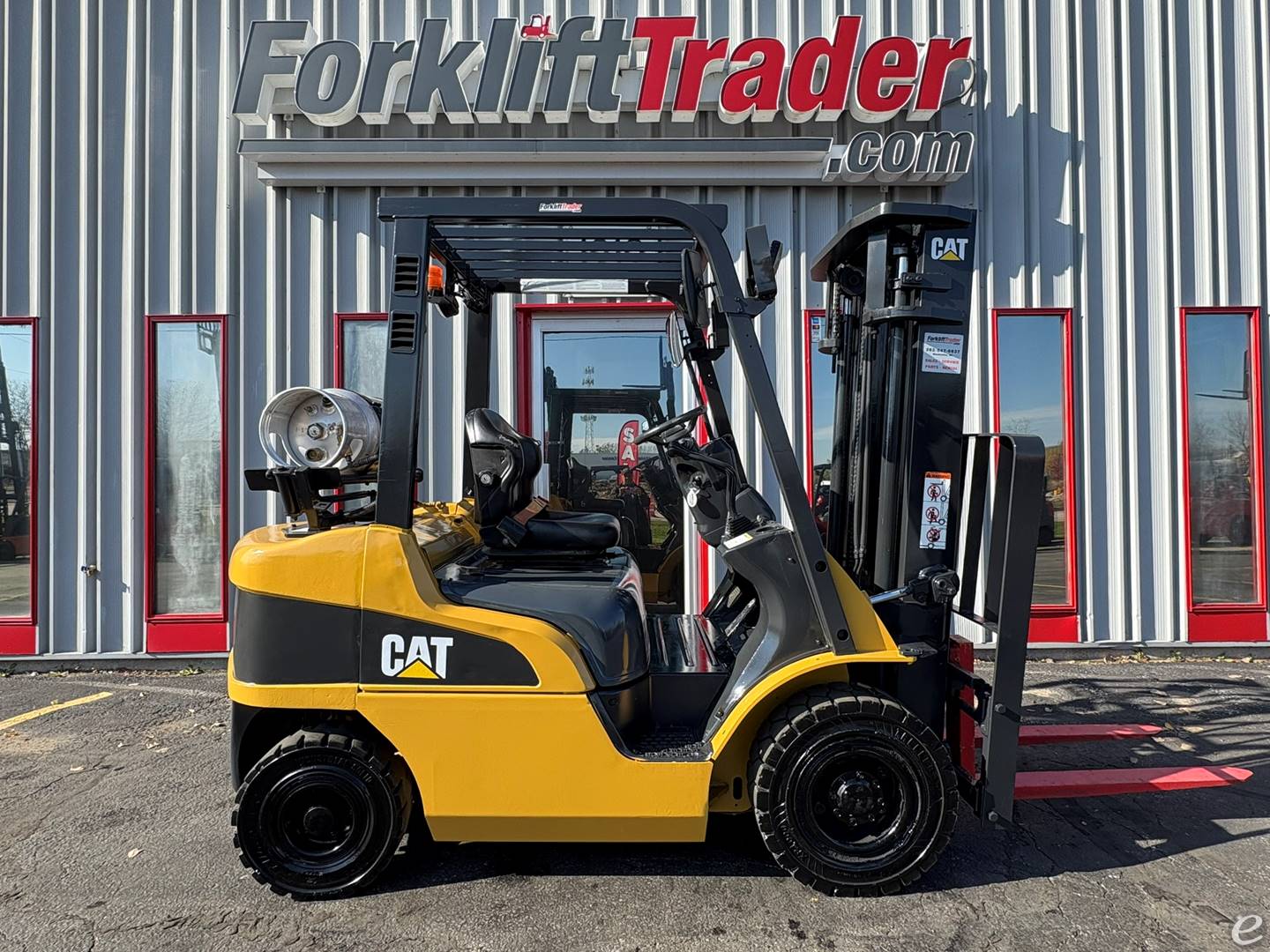 2016 LP Gas Cat Pneumatic Tire 4 Wheel Sit Down | Eliftruck