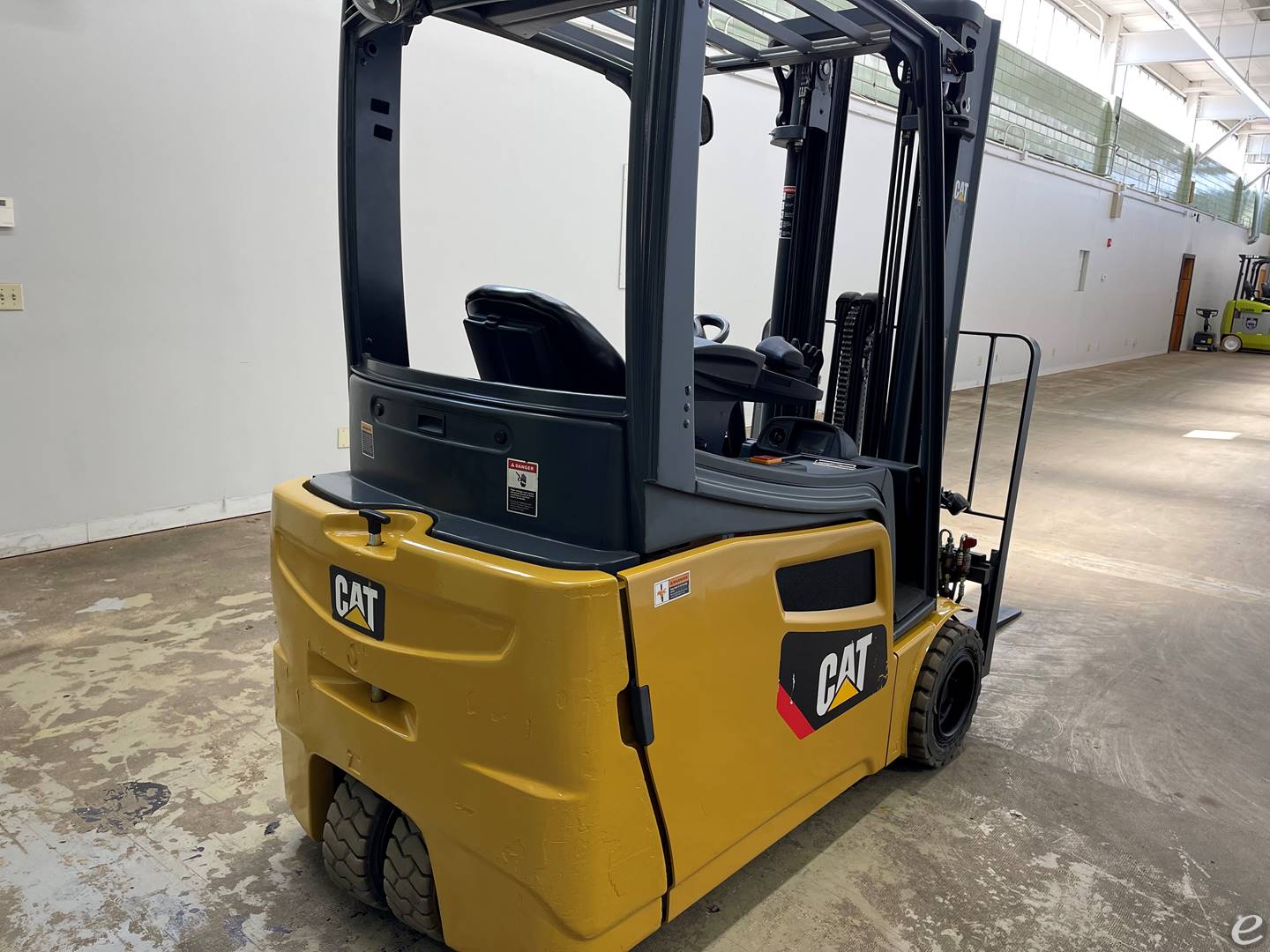 2018 Electric Cat 2ET4000 Electric 3 Wheel Sit Down