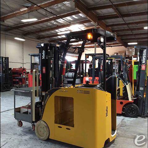 2012 Electric Yale Electric Stand Up End Control (Docker) | Eliftruck
