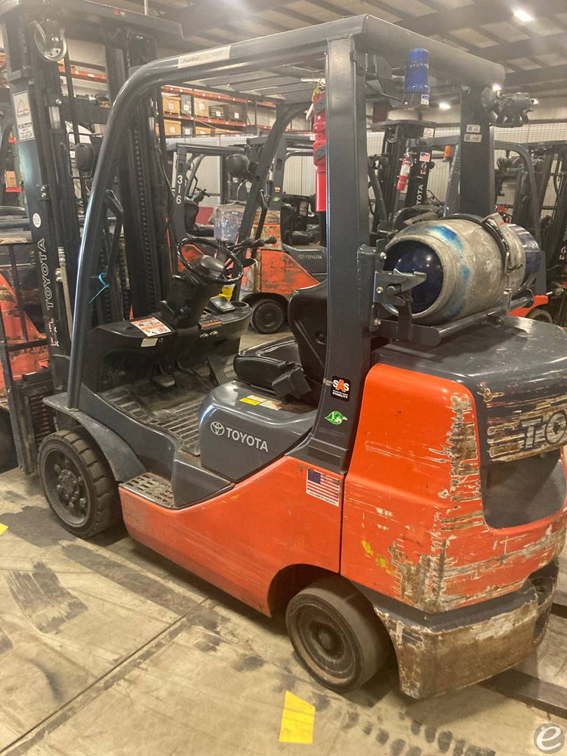 2017 LP Gas Toyota 8FGCU30 Cushion Tire 4 Wheel Sit Down (Indoor Warehouse)