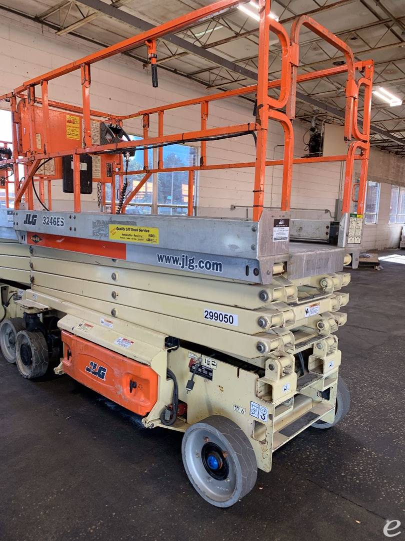 2005 Electric JLG 3246ES Slab