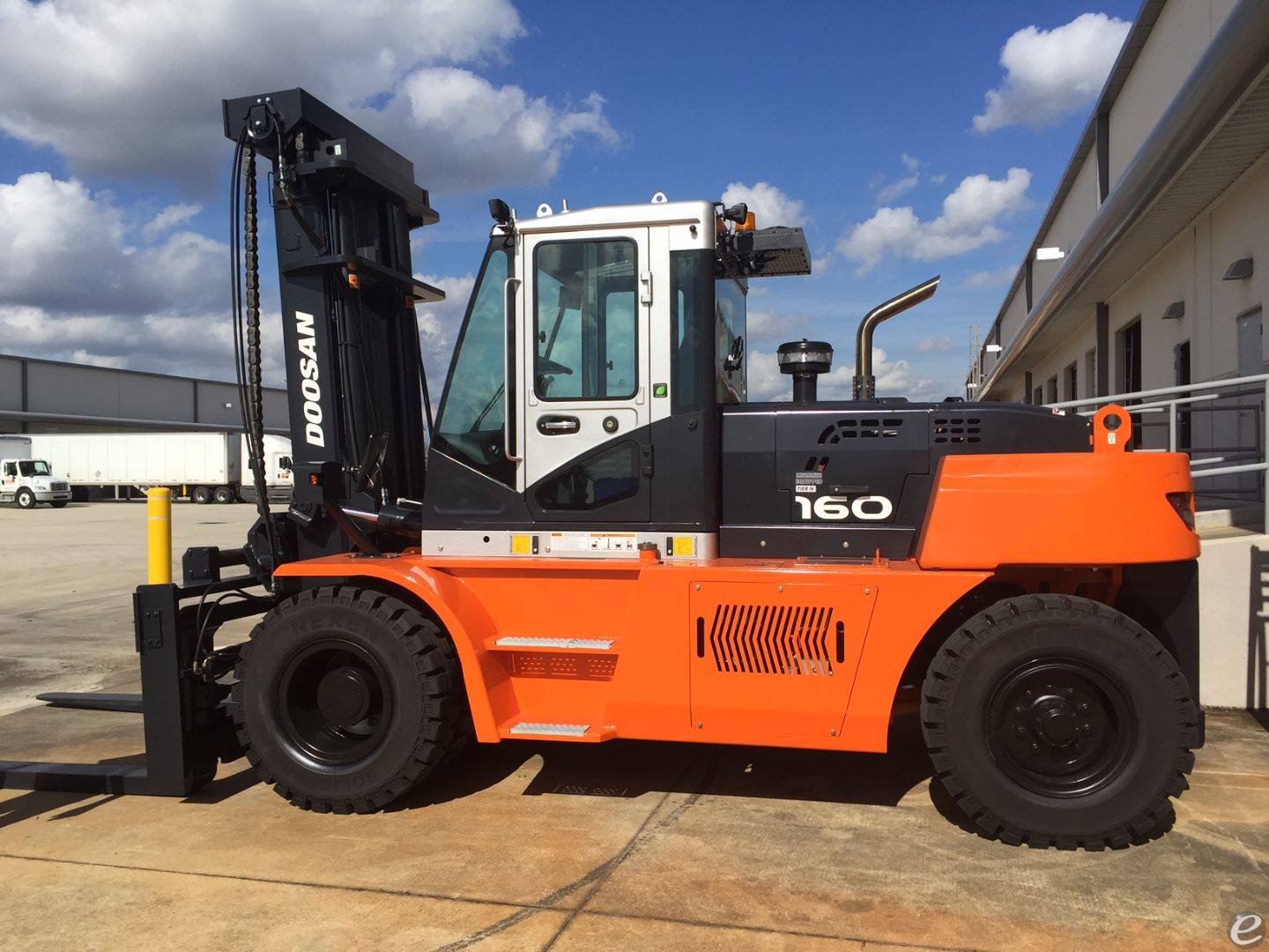 2018 Diesel Doosan Pneumatic Tire 4 Wheel Sit Down | Eliftruck