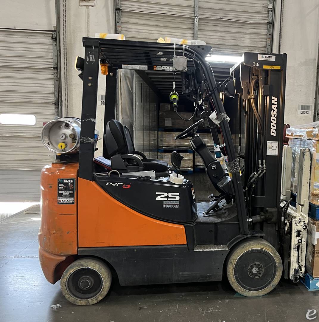 2014 LP Gas Doosan GC25E-5 Cushion Tire 4 Wheel Sit Down (Indoor Warehouse)