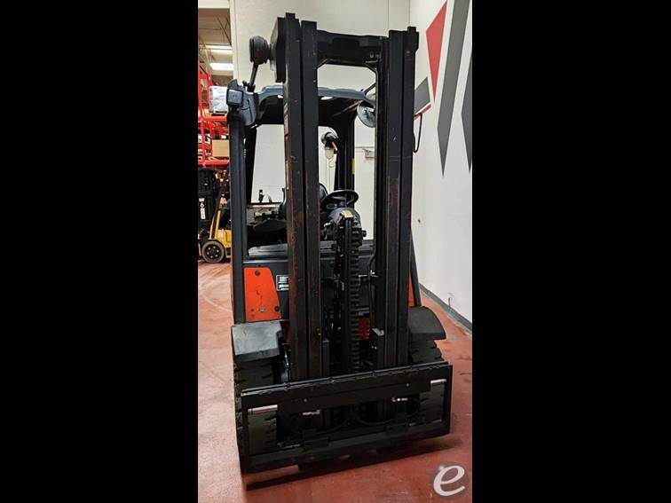 2003 LP Gas Linde Cushion Tire 4 Wheel Sit Down (Indoor Warehouse ...