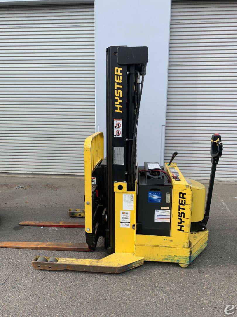 Hyster Electric Walkie Straddle Stacker Reach | Eliftruck